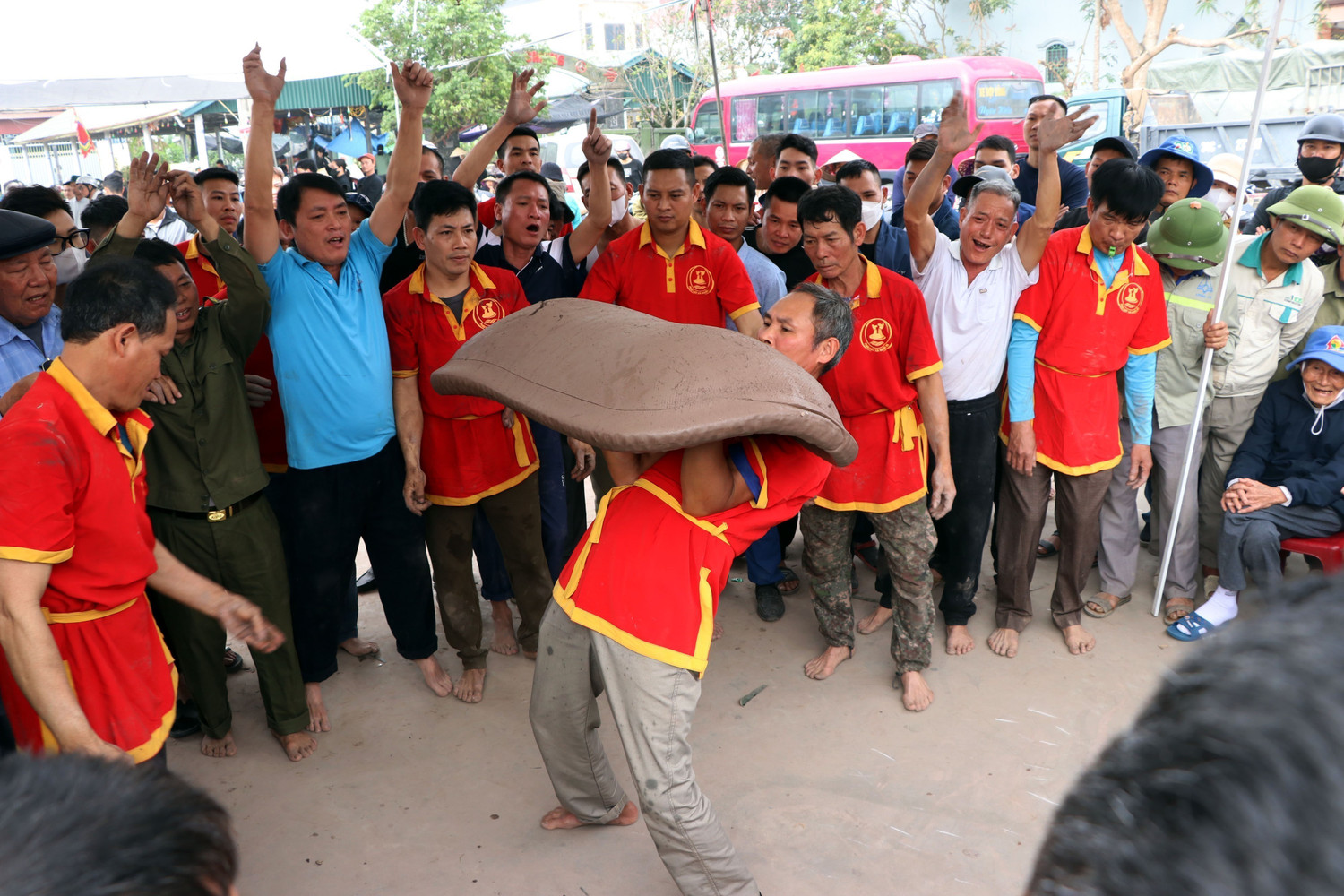 Đặc sắc trò chơi pháo đất Ninh Giang - Không gian giải trí hấp dẫn ...