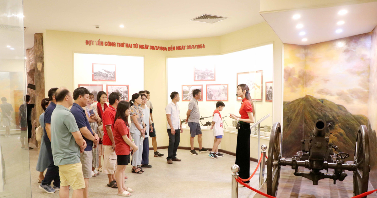 Quốc khánh 2/9: Điện Biên thu hút nhiều du khách tham quan | Báo ảnh ...