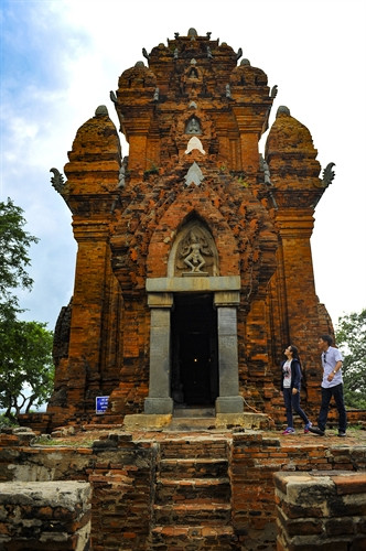 Tháp Po Klong Garai di tích kiến trúc nghệ thuật | Báo ảnh Dân tộc và ...