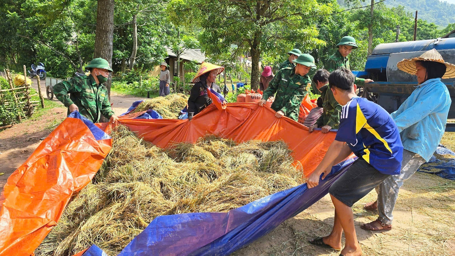 Thắm tình quân dân trên cánh đồng lúa Rục Làn và Ka Ai | Báo ảnh Dân ...