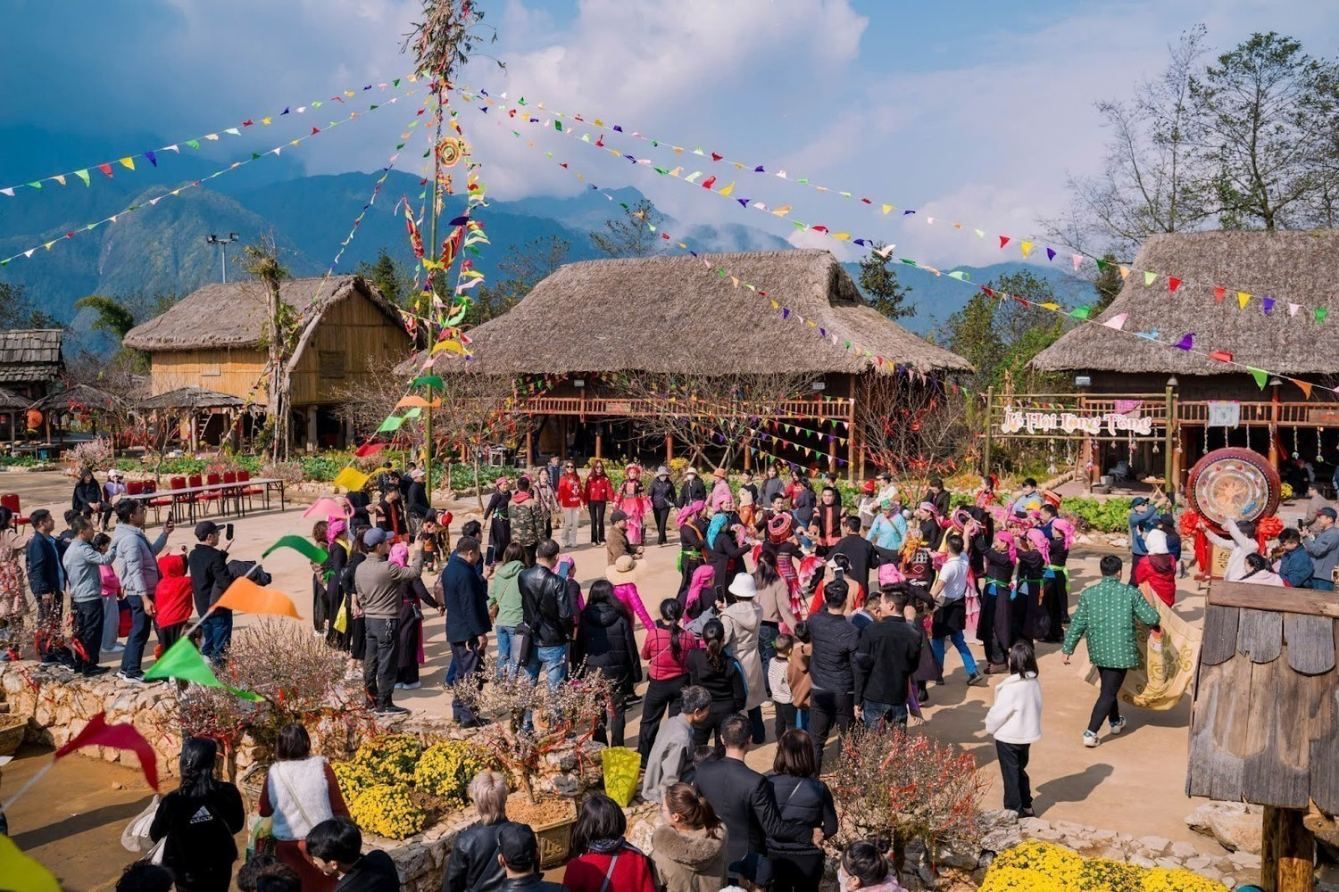 Sa Pa tăng tốc hút khách mùa du lịch lễ hội cuối năm | Báo ảnh Dân tộc ...