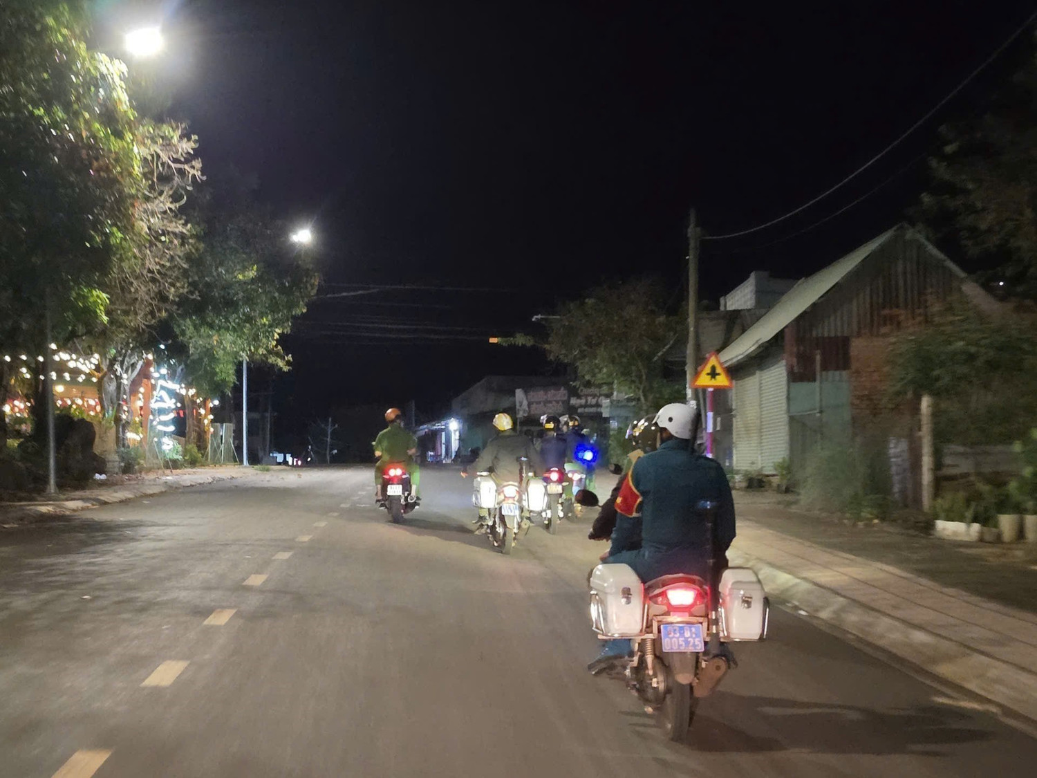 Chiến sĩ tuần tra xuyên đêm giữ bình yên vùng sâu Đồng Nai | Báo ảnh ...