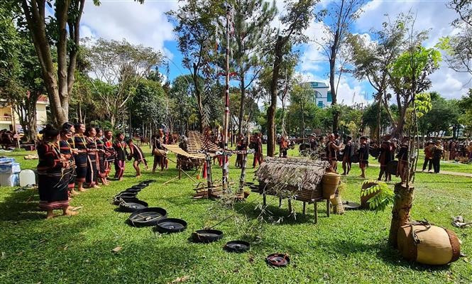 Thế hệ trẻ Gia Lai giữ lửa cồng chiêng | Báo ảnh Dân tộc và Miền núi