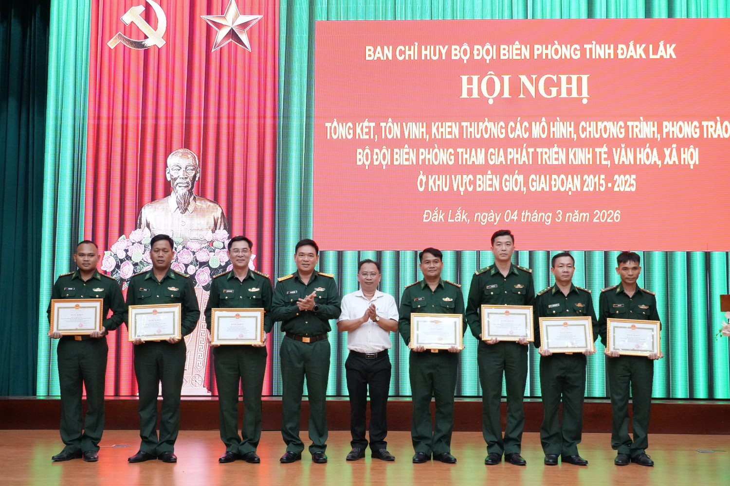 Xây dựng vùng biên Đắk Lắk ngày càng giàu đẹp | Báo ảnh Dân tộc và Miền núi