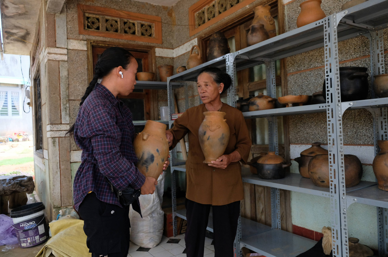 Miệt mài bảo tồn nghề gốm Churu | Báo ảnh Dân tộc và Miền núi