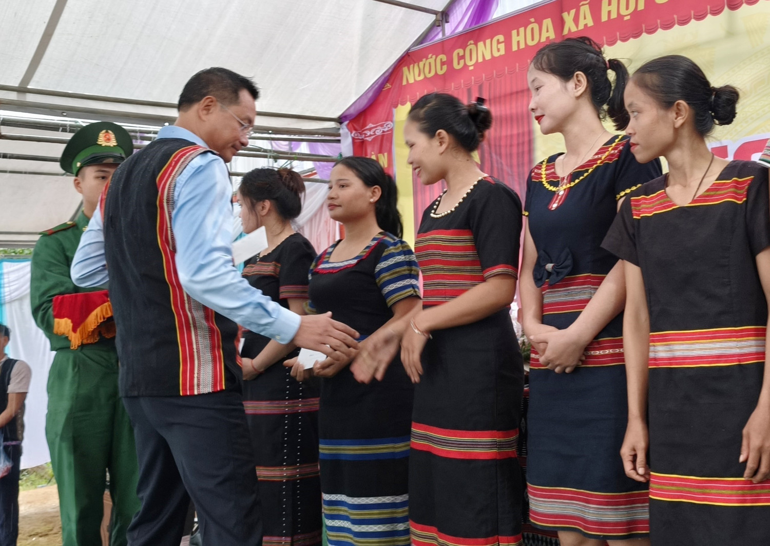 Phát triển kinh tế nơi phên giậu của Tổ quốc | Báo ảnh Dân tộc và Miền núi